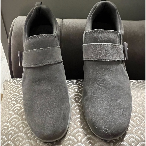 Easy Spirit | Shoes | Easy Spirit Shoes With Side Velcro | Poshmark